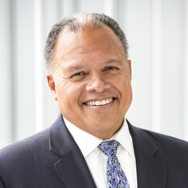 Robert S.D. Higgins, MD, MSHA | DeviceTalks Boston